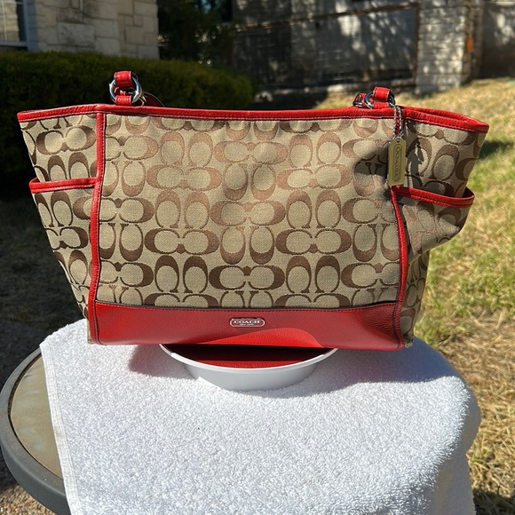 Coach | Bags | Euc Coach Carrie Signature Tote | Poshmark
